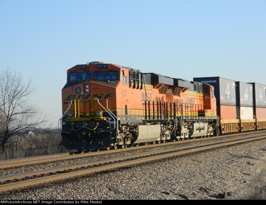 BNSF 6747